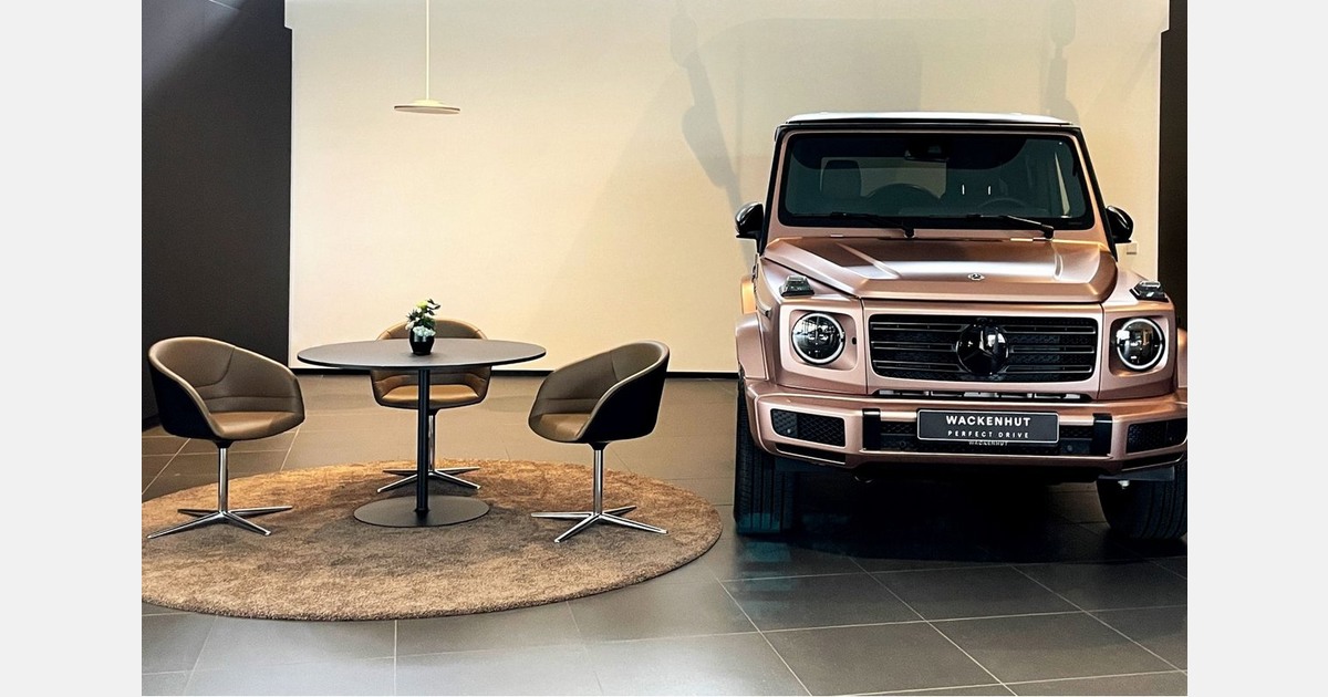 Walter Knoll at Mercedes-Benz dealership