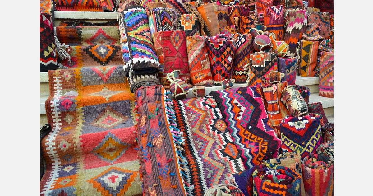 Iraqi industry minister says handmade rug sector is struggling