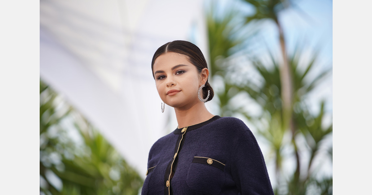 Selena Gomez's sofa shows this colour is still rocking as a design trend
