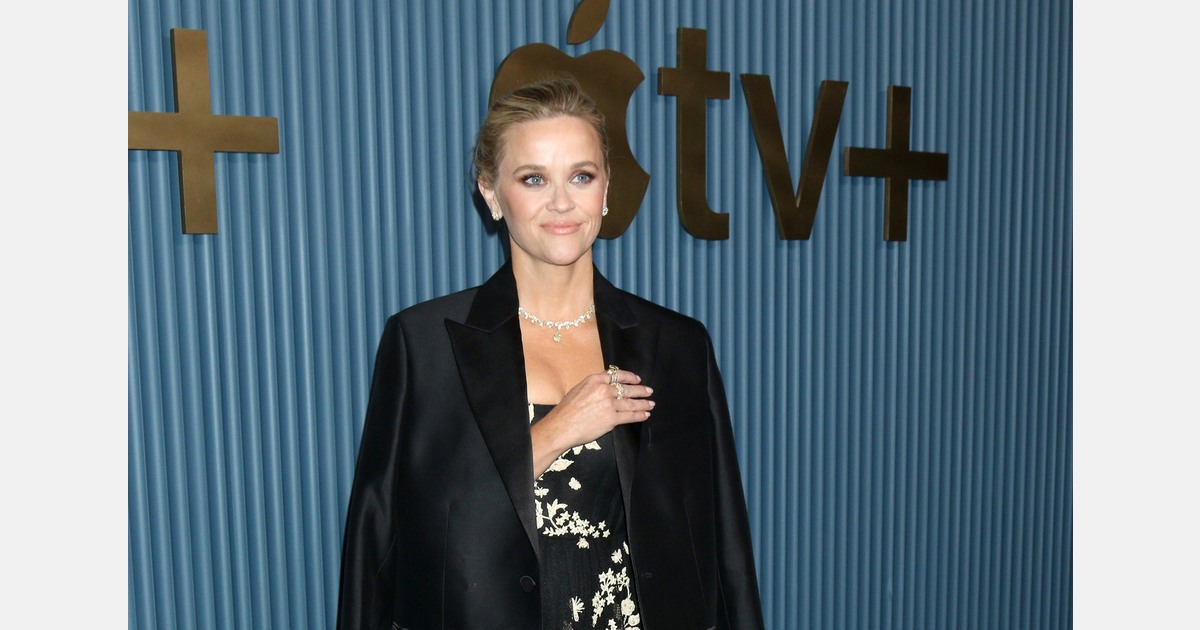 Reese Witherspoon makes wicker chic again with sun room-inspired patio ...