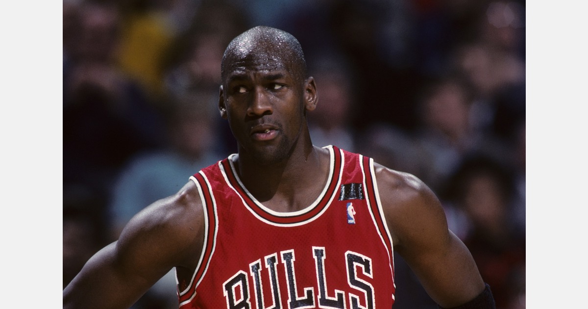 Michael Jordan fans can now "live like a legend" in his former Chicago ...